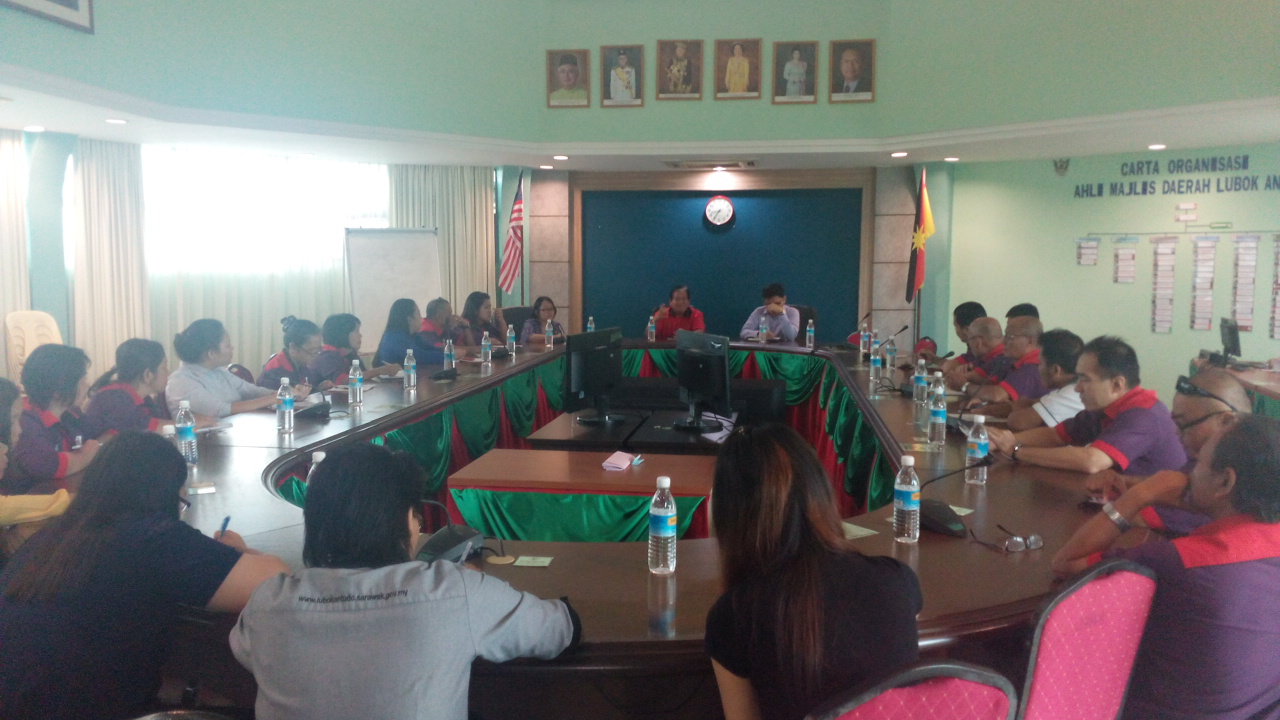 Mesyuarat Pagi Pihak Pengurusan Bersama Staf - Majlis Daerah Lubok Antu